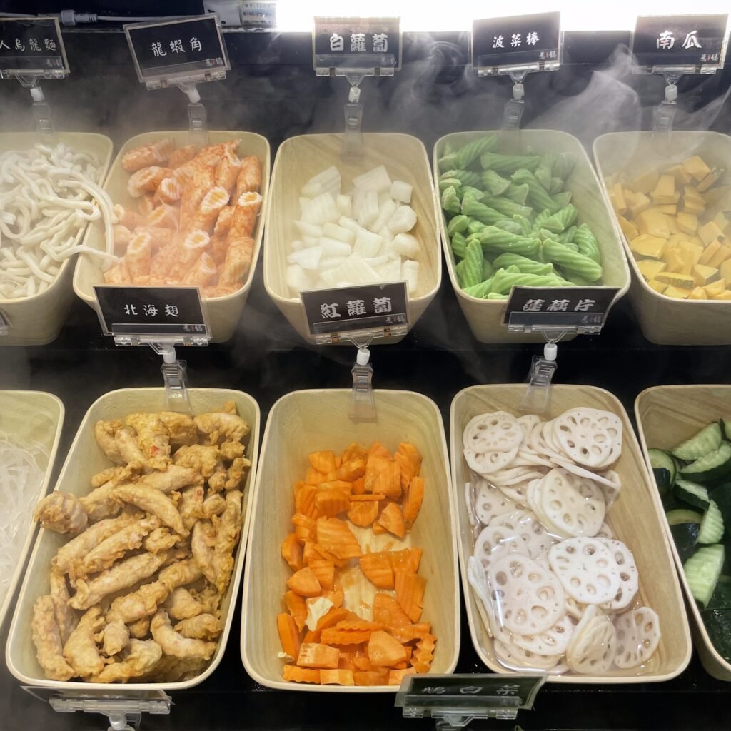 高CP值「惹鍋」盛宴！滿滿食材自助吃到飽，近百樣美食無限供應 | 吃喝玩樂 | Babyou姊妹淘