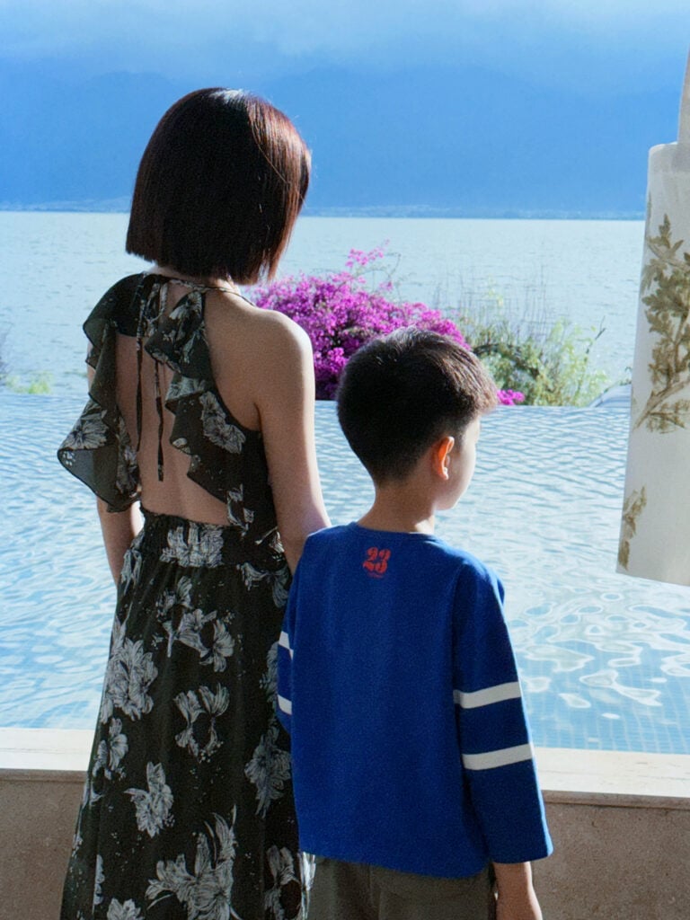 陳妍希42歲生日「穿洋裝露美背」身材超好！8歲兒子入鏡嚇到網友：這麼高？ | 名人生活 | Babyou姊妹淘